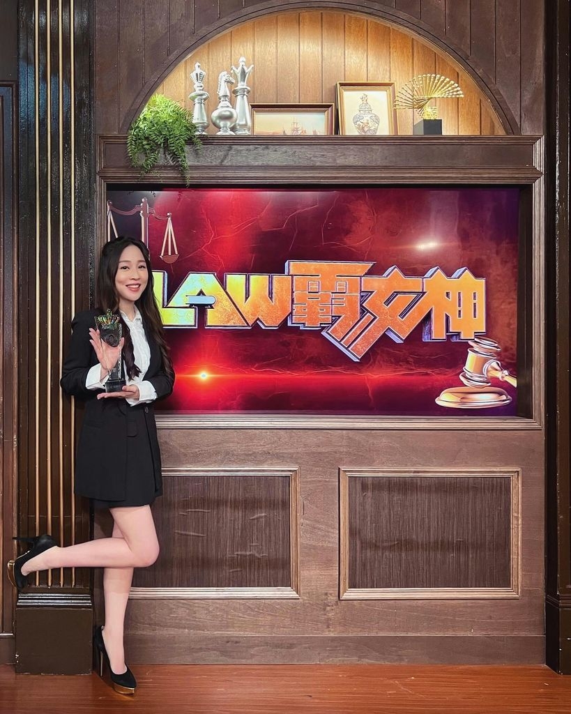 Joyce魏韵芝意大利度假狂曬火辣水着 高學歷法律界之花背景猛料 - 娛樂台 - 香港高登討論區