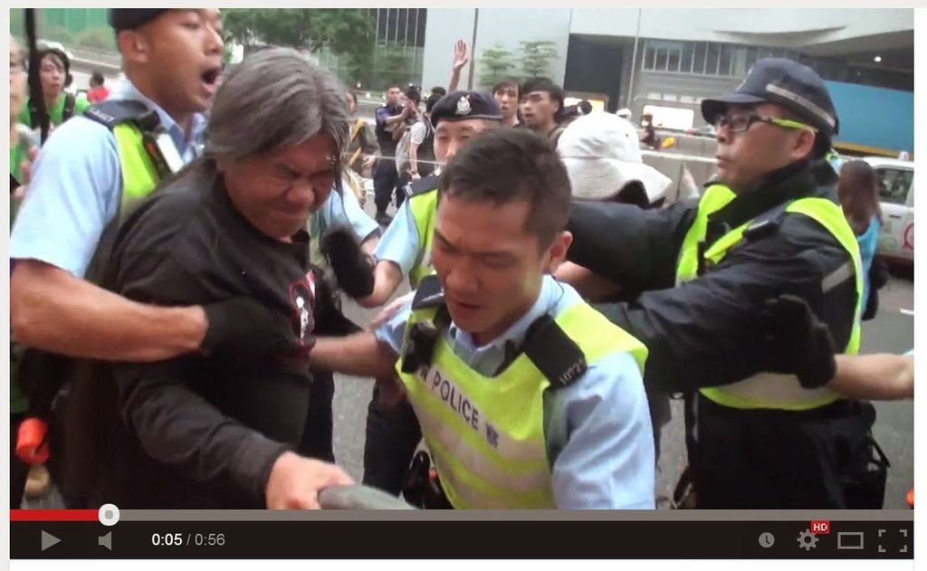 警 員 胡 椒 噴 霧 兜 面 噴 長 毛 - 時事台 - 香港高登討論區