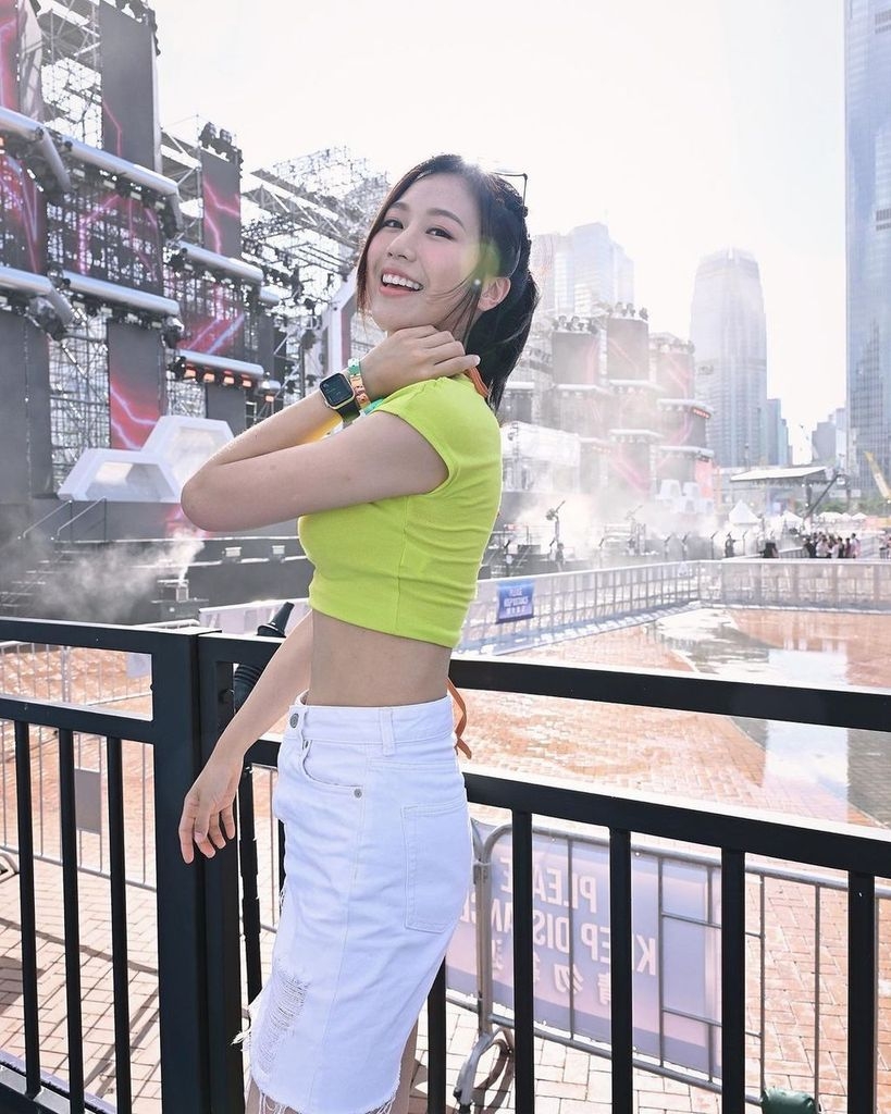 [東張女神]Roxanne何沛珈騷蛇腰 多功能小花演戲主持樣樣掂 - 娛樂台 - 香港高登討論區