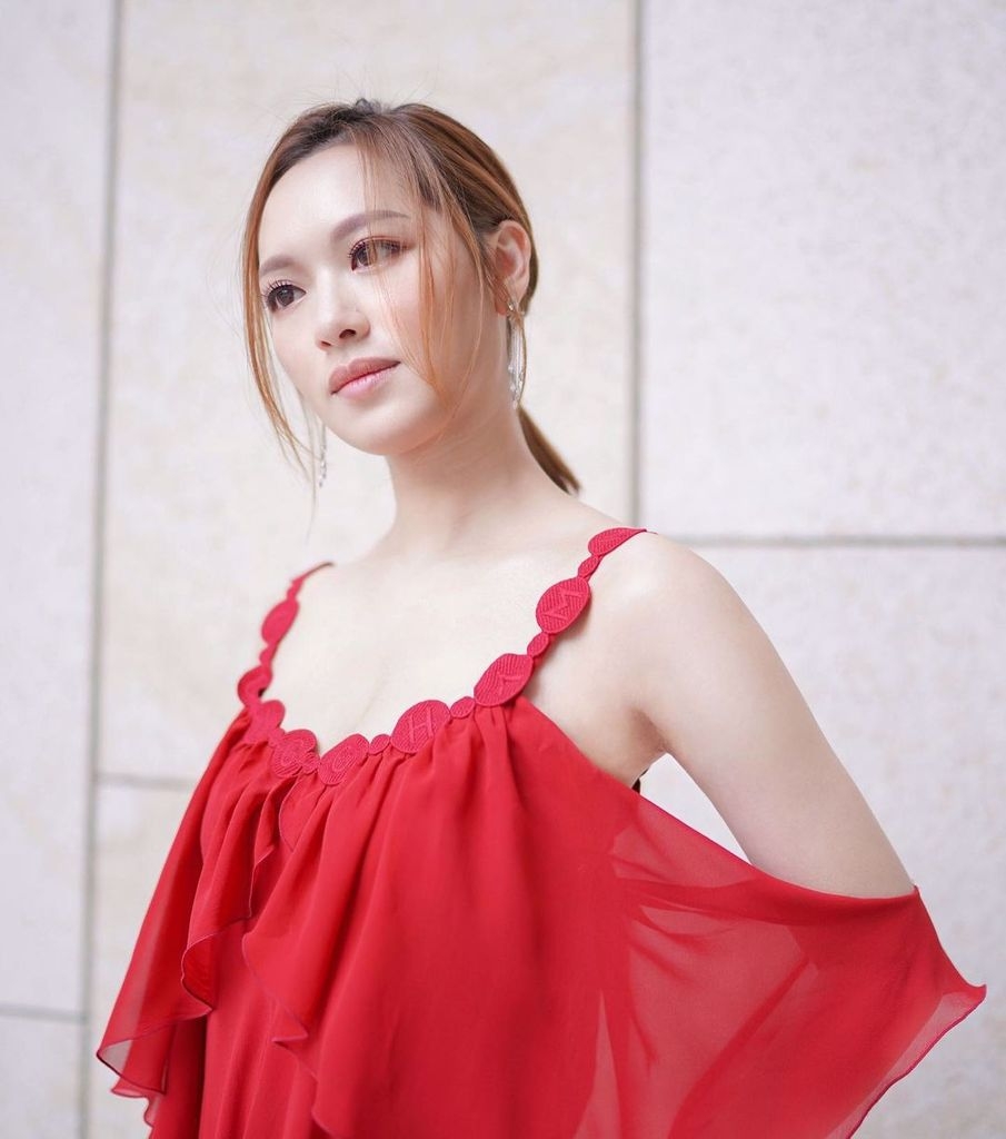 Fyy著呢條裙顯得佢好平 - 吹水台 - 香港高登討論區