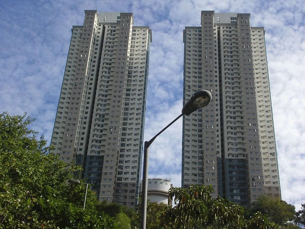 2002年,政府為挽救樓市,停建居屋並將居屋改變成公屋 - 時事台 - 香港高登討論區