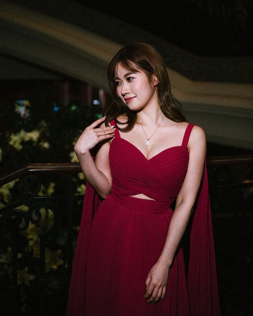 波波黃婧靈晒一帶一露辣照 好身材無需明言：No caption needed - 娛樂台 - 香港高登討論區